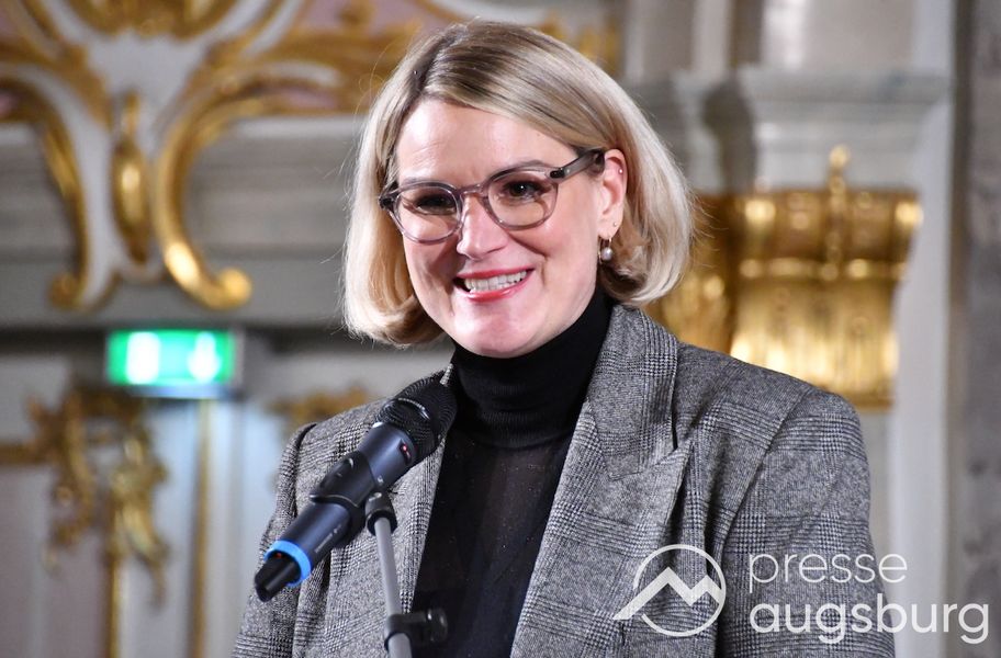Verdienstmedaille „Für Augsburg“ | Stadt ehrt engagierte Bürgerinnen ...