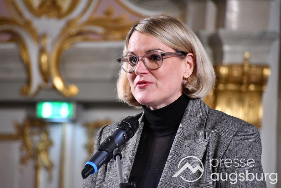 Verdienstmedaille „Für Augsburg“ | Stadt ehrt engagierte Bürgerinnen ...